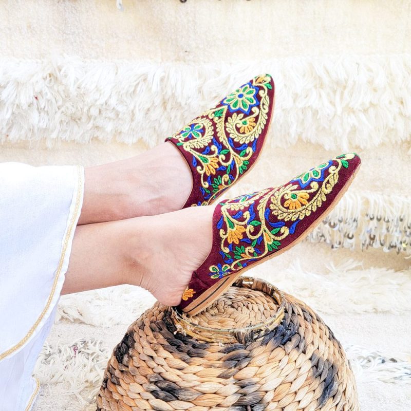 Babucha roja con bordados de flores - Made in Marruecos